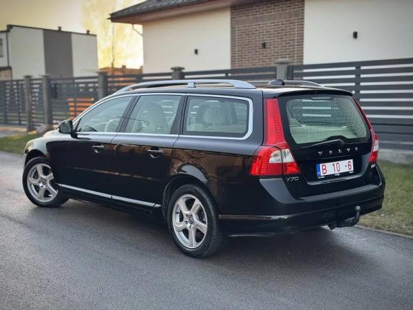 Melns Volvo V70 2012 Jelgava, ar dzinēja tilpumu 2.00 L un nobraukumu 364 tūkst. km par 6950 €, foto 2 vietnē AUTOMOTO.COM.LV