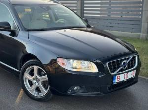 Black Volvo V70 2012 in Jelgava, with an engine capacity of 2.00 L and mileage of 364 thousand km for 6950 €, photo 6 on AUTOMOTO.COM.LV
