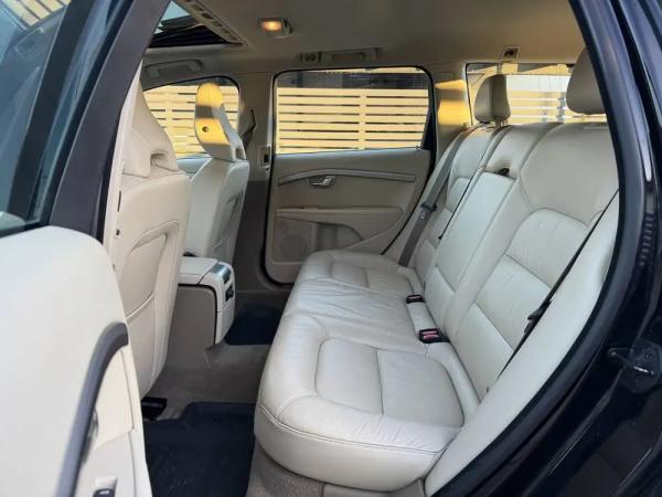 Melns Volvo V70 2012 Jelgava, ar dzinēja tilpumu 2.00 L un nobraukumu 364 tūkst. km par 6950 €, foto 9 vietnē AUTOMOTO.COM.LV