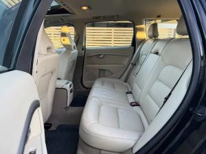 Black Volvo V70 2012 in Jelgava, with an engine capacity of 2.00 L and mileage of 364 thousand km for 6950 €, photo 10 on AUTOMOTO.COM.LV