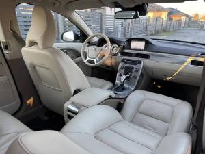 Black Volvo V70 2012 in Jelgava, with an engine capacity of 2.00 L and mileage of 364 thousand km for 6950 €, photo 13 on AUTOMOTO.COM.LV