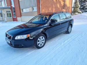 Melns Volvo V70 2012 Jēkabpils, ar dzinēja tilpumu 2.00 L un nobraukumu 288 tūkst. km par 7450 €, foto  vietnē AUTOMOTO.COM.LV