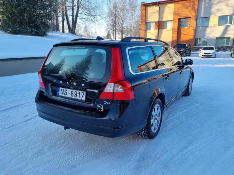 Melns Volvo V70 2012 Jēkabpils, ar dzinēja tilpumu 2.00 L un nobraukumu 288 tūkst. km par 7450 €, foto 10 vietnē AUTOMOTO.COM.LV