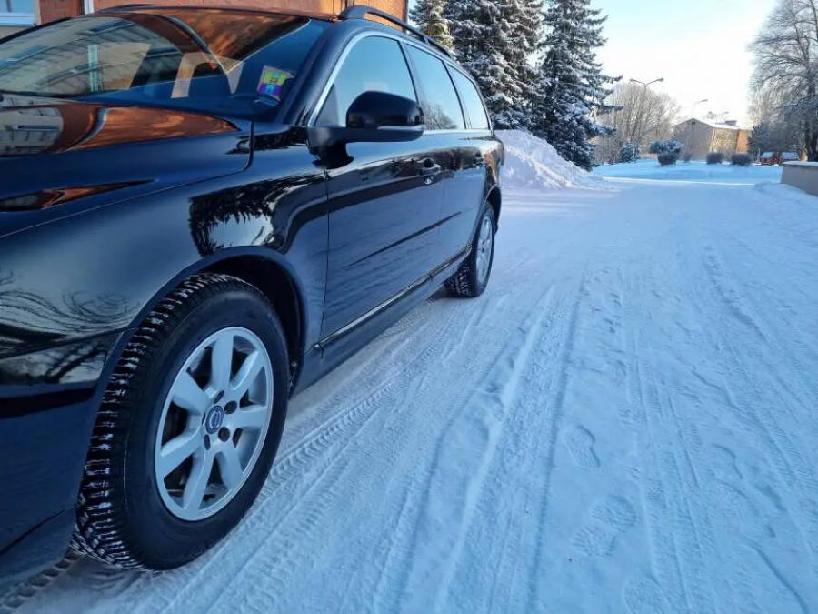 Melns Volvo V70 2012 Jēkabpils, ar dzinēja tilpumu 2.00 L un nobraukumu 288 tūkst. km par 7450 €, foto 16 vietnē AUTOMOTO.COM.LV