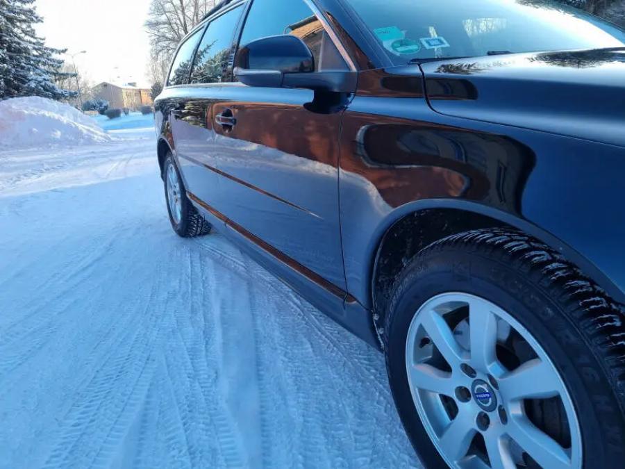 Melns Volvo V70 2012 Jēkabpils, ar dzinēja tilpumu 2.00 L un nobraukumu 288 tūkst. km par 7450 €, foto 17 vietnē AUTOMOTO.COM.LV