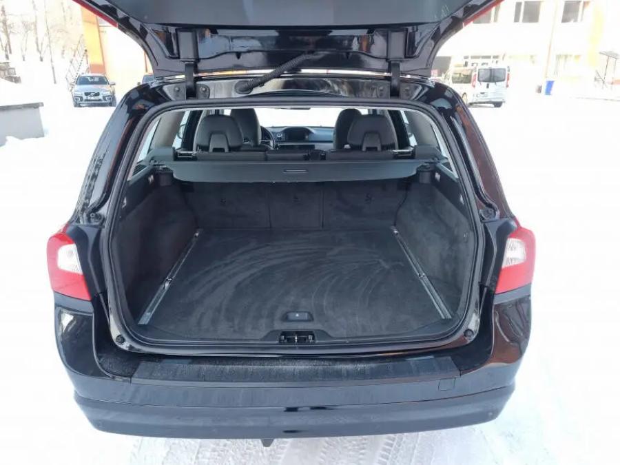 Melns Volvo V70 2012 Jēkabpils, ar dzinēja tilpumu 2.00 L un nobraukumu 288 tūkst. km par 7450 €, foto 21 vietnē AUTOMOTO.COM.LV