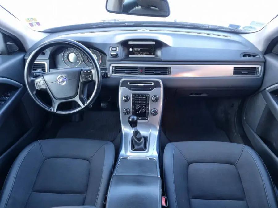 Melns Volvo V70 2012 Jēkabpils, ar dzinēja tilpumu 2.00 L un nobraukumu 288 tūkst. km par 7450 €, foto 23 vietnē AUTOMOTO.COM.LV