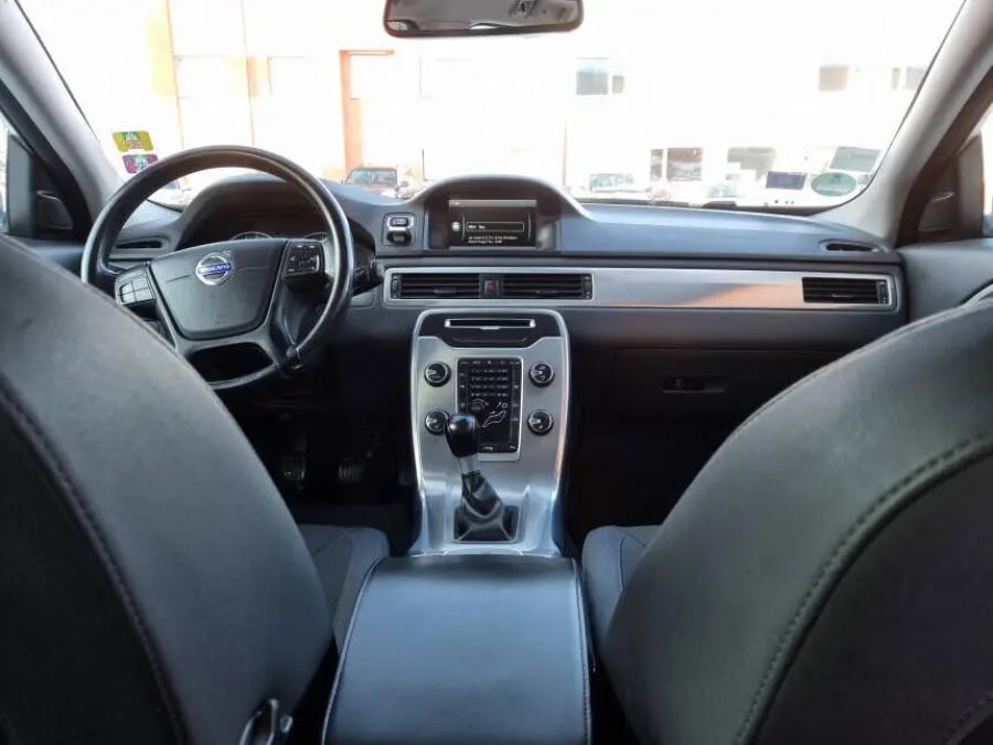 Melns Volvo V70 2012 Jēkabpils, ar dzinēja tilpumu 2.00 L un nobraukumu 288 tūkst. km par 7450 €, foto 24 vietnē AUTOMOTO.COM.LV