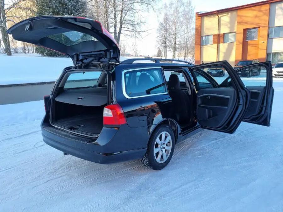 Melns Volvo V70 2012 Jēkabpils, ar dzinēja tilpumu 2.00 L un nobraukumu 288 tūkst. km par 7450 €, foto 25 vietnē AUTOMOTO.COM.LV