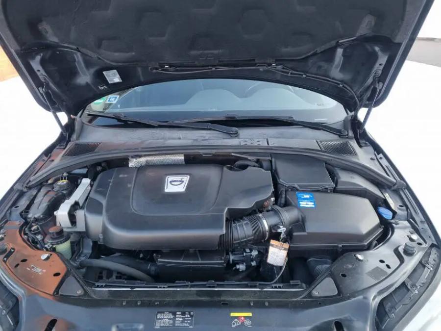 Melns Volvo V70 2012 Jēkabpils, ar dzinēja tilpumu 2.00 L un nobraukumu 288 tūkst. km par 7450 €, foto 26 vietnē AUTOMOTO.COM.LV
