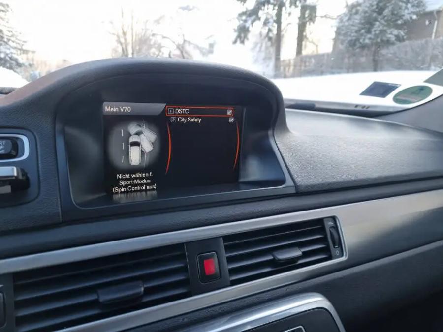 Melns Volvo V70 2012 Jēkabpils, ar dzinēja tilpumu 2.00 L un nobraukumu 288 tūkst. km par 7450 €, foto 27 vietnē AUTOMOTO.COM.LV