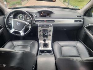Melns Volvo V70 2012 Viļņa, ar dzinēja tilpumu 2.00 L un nobraukumu 287 tūkst. km par 5650 €, foto  vietnē AUTOMOTO.COM.LV