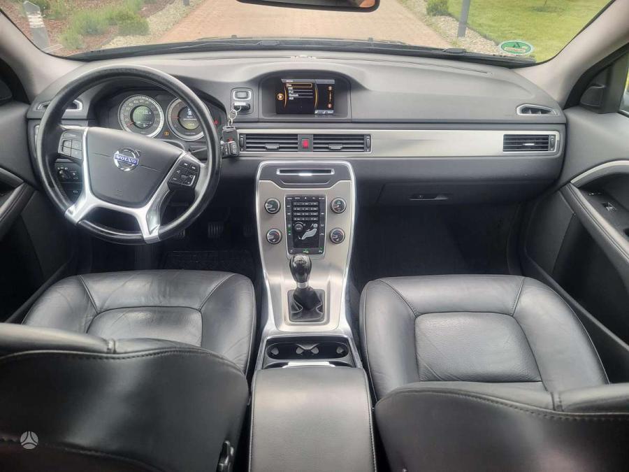 Melns Volvo V70 2012 Viļņa, ar dzinēja tilpumu 2.00 L un nobraukumu 287 tūkst. km par 5650 €, foto 1 vietnē AUTOMOTO.COM.LV