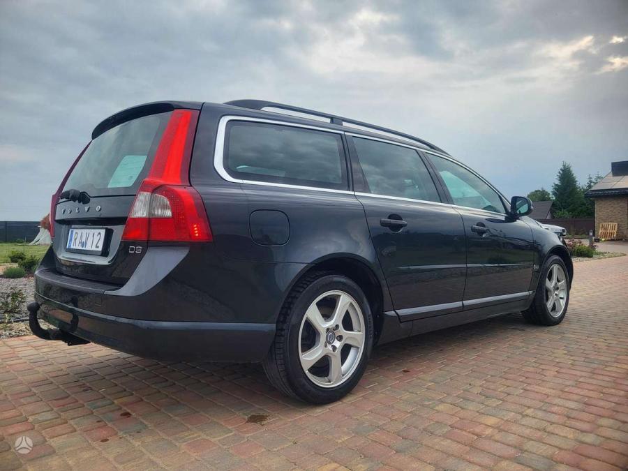 Melns Volvo V70 2012 Viļņa, ar dzinēja tilpumu 2.00 L un nobraukumu 287 tūkst. km par 5650 €, foto 6 vietnē AUTOMOTO.COM.LV