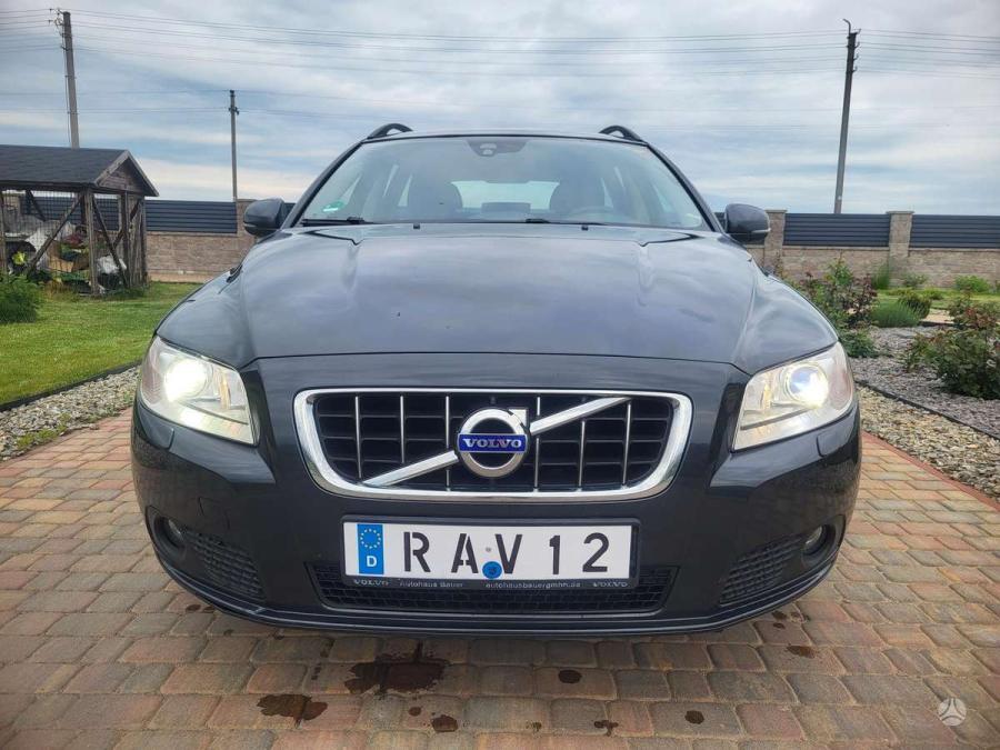 Melns Volvo V70 2012 Viļņa, ar dzinēja tilpumu 2.00 L un nobraukumu 287 tūkst. km par 5650 €, foto 8 vietnē AUTOMOTO.COM.LV