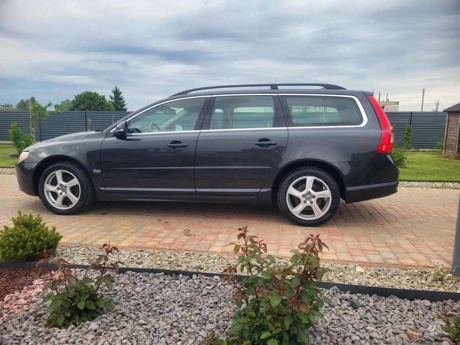 Melns Volvo V70 2012 Viļņa, ar dzinēja tilpumu 2.00 L un nobraukumu 287 tūkst. km par 5650 €, foto 10 vietnē AUTOMOTO.COM.LV