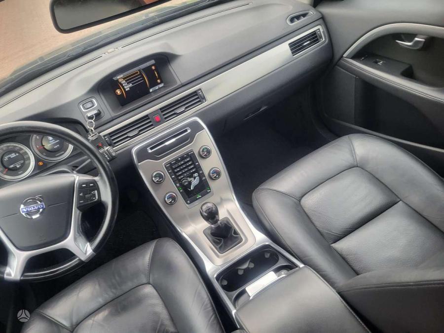 Melns Volvo V70 2012 Viļņa, ar dzinēja tilpumu 2.00 L un nobraukumu 287 tūkst. km par 5650 €, foto 11 vietnē AUTOMOTO.COM.LV