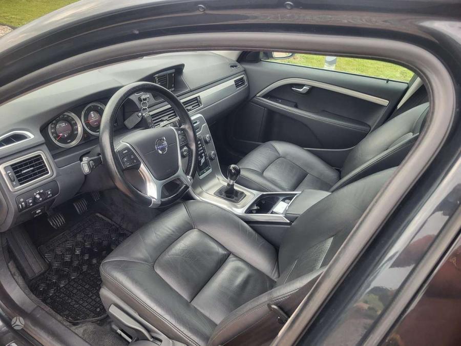 Melns Volvo V70 2012 Viļņa, ar dzinēja tilpumu 2.00 L un nobraukumu 287 tūkst. km par 5650 €, foto 14 vietnē AUTOMOTO.COM.LV