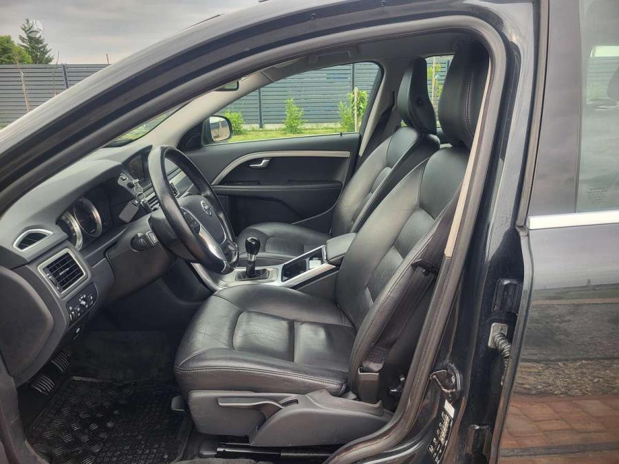 Melns Volvo V70 2012 Viļņa, ar dzinēja tilpumu 2.00 L un nobraukumu 287 tūkst. km par 5650 €, foto 15 vietnē AUTOMOTO.COM.LV