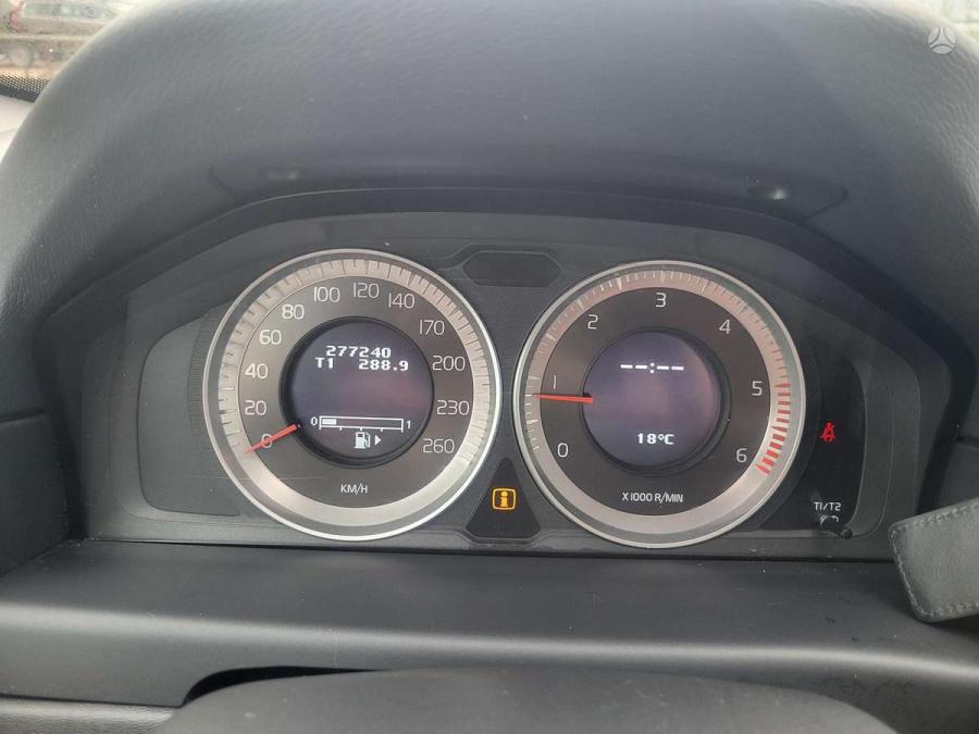Melns Volvo V70 2012 Viļņa, ar dzinēja tilpumu 2.00 L un nobraukumu 287 tūkst. km par 5650 €, foto 23 vietnē AUTOMOTO.COM.LV