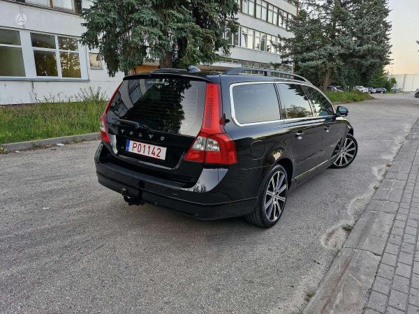 Melns Volvo V70 2012 Alīta, ar dzinēja tilpumu 1.98 L un nobraukumu 262 tūkst. km par 5990 €, foto 4 vietnē AUTOMOTO.COM.LV