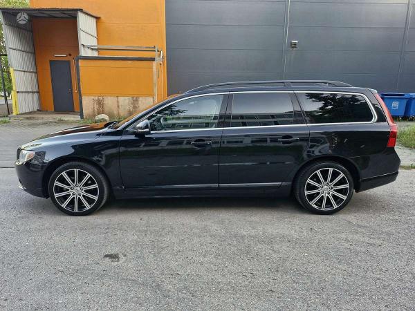 Melns Volvo V70 2012 Alīta, ar dzinēja tilpumu 1.98 L un nobraukumu 262 tūkst. km par 5990 €, foto 6 vietnē AUTOMOTO.COM.LV