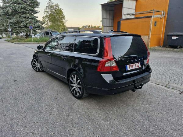 Melns Volvo V70 2012 Alīta, ar dzinēja tilpumu 1.98 L un nobraukumu 262 tūkst. km par 5990 €, foto 8 vietnē AUTOMOTO.COM.LV