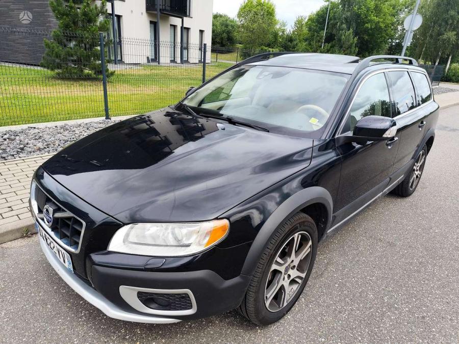 Black Volvo V70 2012 in Kaunas, with an engine capacity of 2.40 L and mileage of 280 thousand km for 6999 €, photo 1 on AUTOMOTO.COM.LV