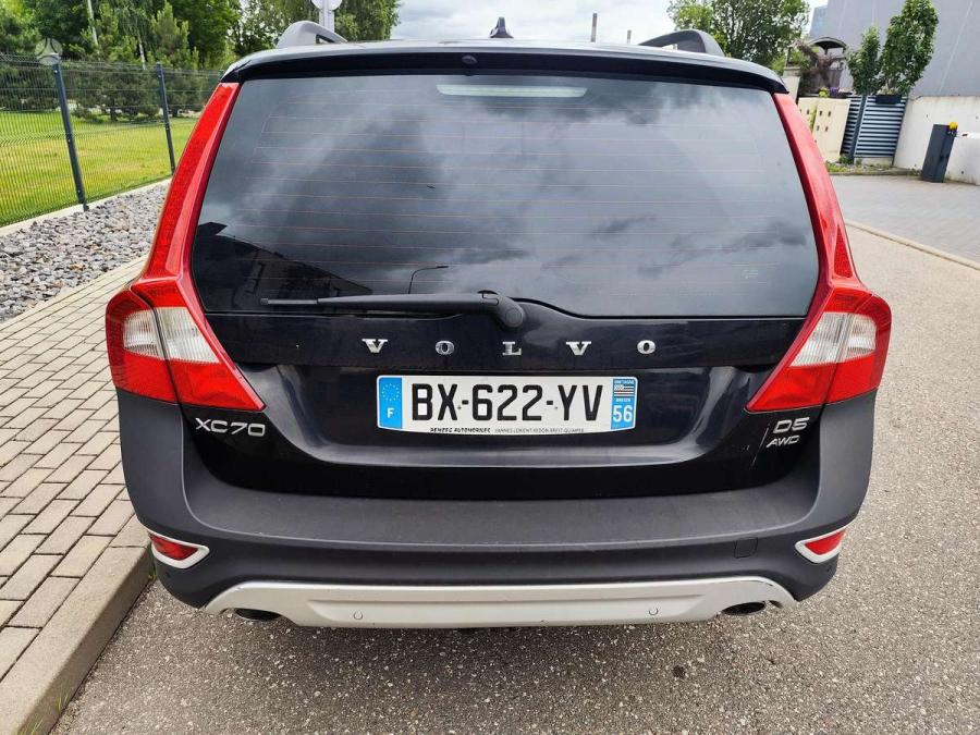 Black Volvo V70 2012 in Kaunas, with an engine capacity of 2.40 L and mileage of 280 thousand km for 6999 €, photo 6 on AUTOMOTO.COM.LV