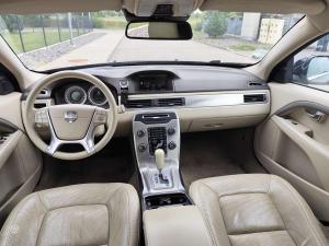 Black Volvo V70 2012 in Kaunas, with an engine capacity of 2.40 L and mileage of 280 thousand km for 6999 €, photo 9 on AUTOMOTO.COM.LV