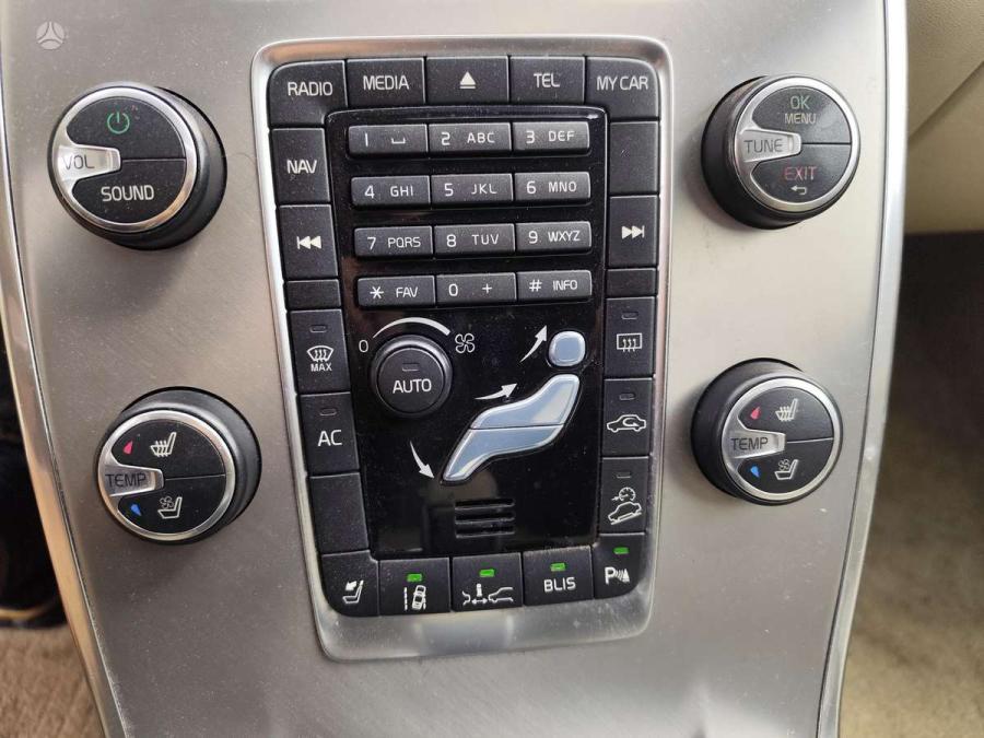 Black Volvo V70 2012 in Kaunas, with an engine capacity of 2.40 L and mileage of 280 thousand km for 6999 €, photo 12 on AUTOMOTO.COM.LV