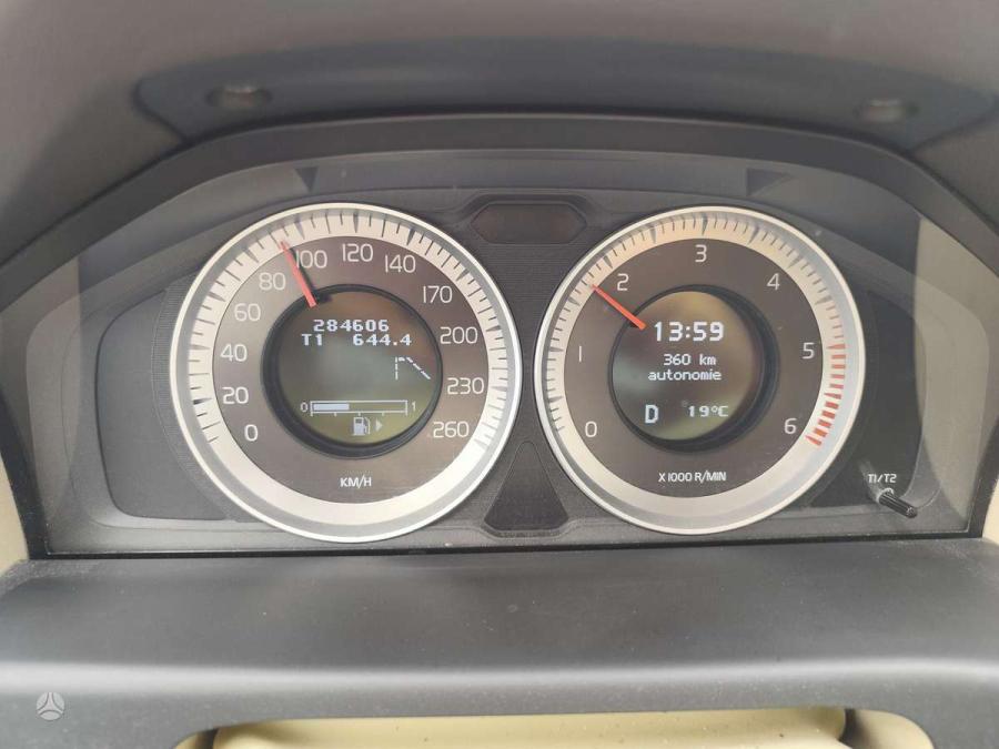 Black Volvo V70 2012 in Kaunas, with an engine capacity of 2.40 L and mileage of 280 thousand km for 6999 €, photo 25 on AUTOMOTO.COM.LV