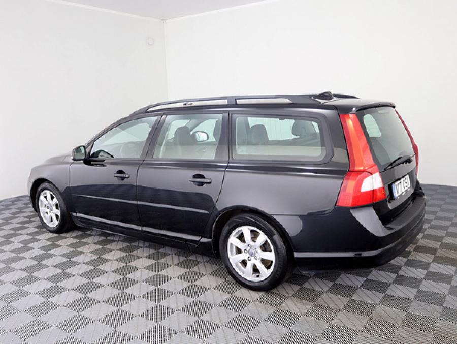 Black Volvo V70 2012 in Tallinn, with an engine capacity of 1.60 L and mileage of 318 thousand km for 3199 €, photo 5 on AUTOMOTO.COM.LV