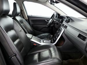 Black Volvo V70 2012 in Tallinn, with an engine capacity of 1.60 L and mileage of 318 thousand km for 3199 €, photo 7 on AUTOMOTO.COM.LV