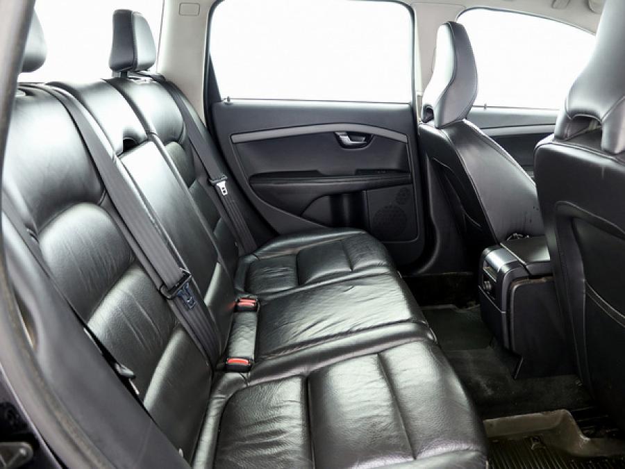 Black Volvo V70 2012 in Tallinn, with an engine capacity of 1.60 L and mileage of 318 thousand km for 3199 €, photo 8 on AUTOMOTO.COM.LV
