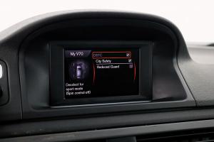 Black Volvo V70 2012 in Tallinn, with an engine capacity of 1.60 L and mileage of 318 thousand km for 3199 €, photo 9 on AUTOMOTO.COM.LV