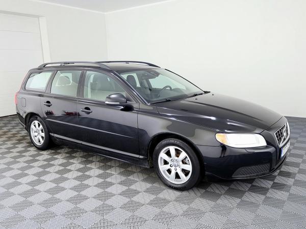 Black Volvo V70 2012 in Tallinn, with an engine capacity of 1.60 L and mileage of 318 thousand km for 3199 €, photo 9 on AUTOMOTO.COM.LV