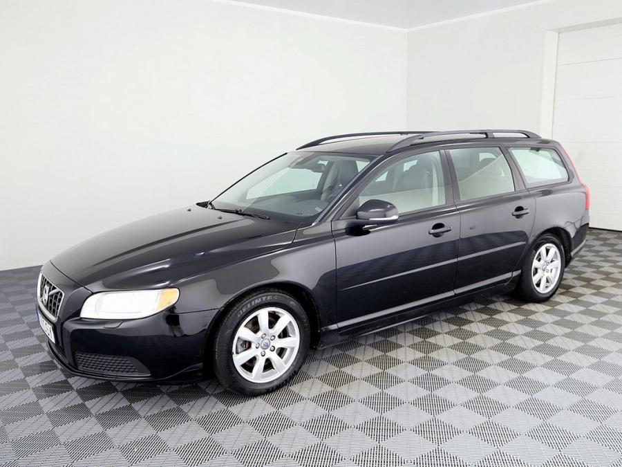 Black Volvo V70 2012 in Tallinn, with an engine capacity of 1.60 L and mileage of 318 thousand km for 3199 €, photo 11 on AUTOMOTO.COM.LV