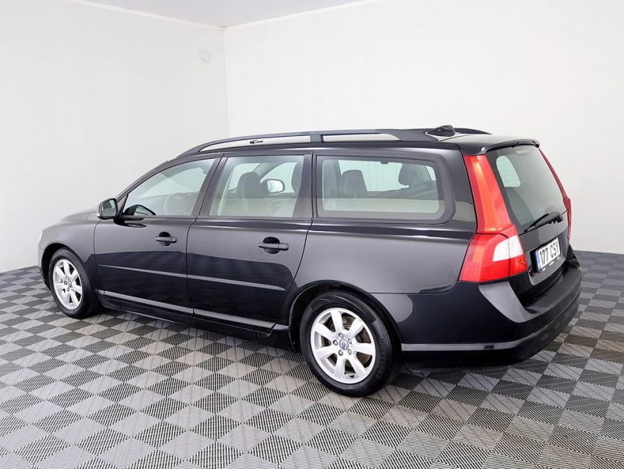 Black Volvo V70 2012 in Tallinn, with an engine capacity of 1.60 L and mileage of 318 thousand km for 3199 €, photo 13 on AUTOMOTO.COM.LV