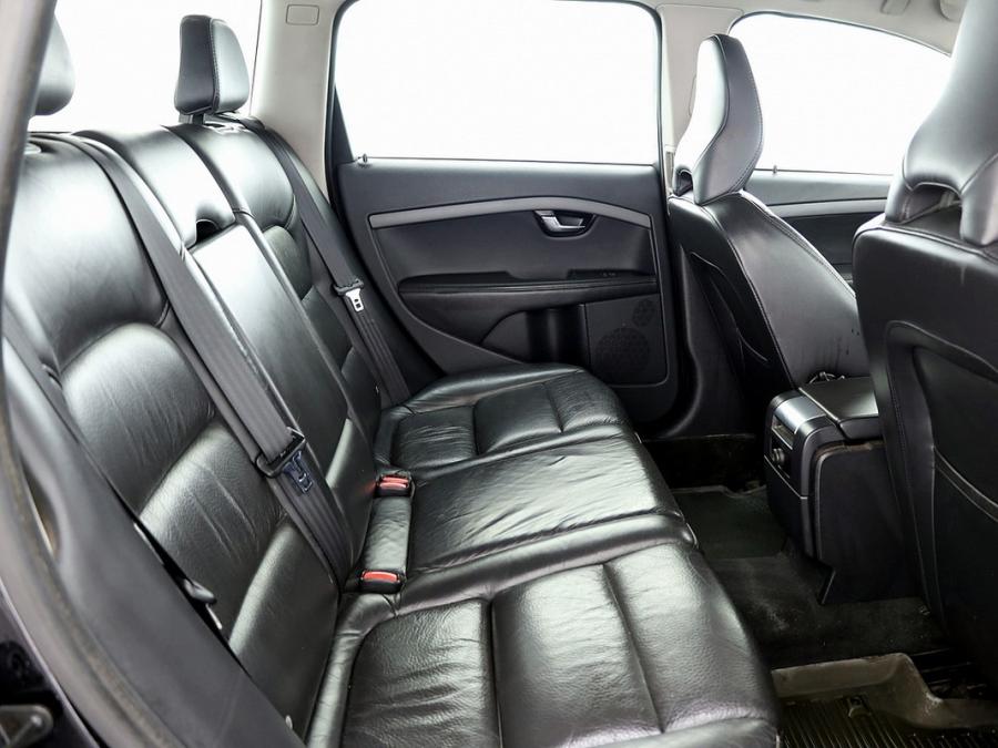 Black Volvo V70 2012 in Tallinn, with an engine capacity of 1.60 L and mileage of 318 thousand km for 3199 €, photo 16 on AUTOMOTO.COM.LV