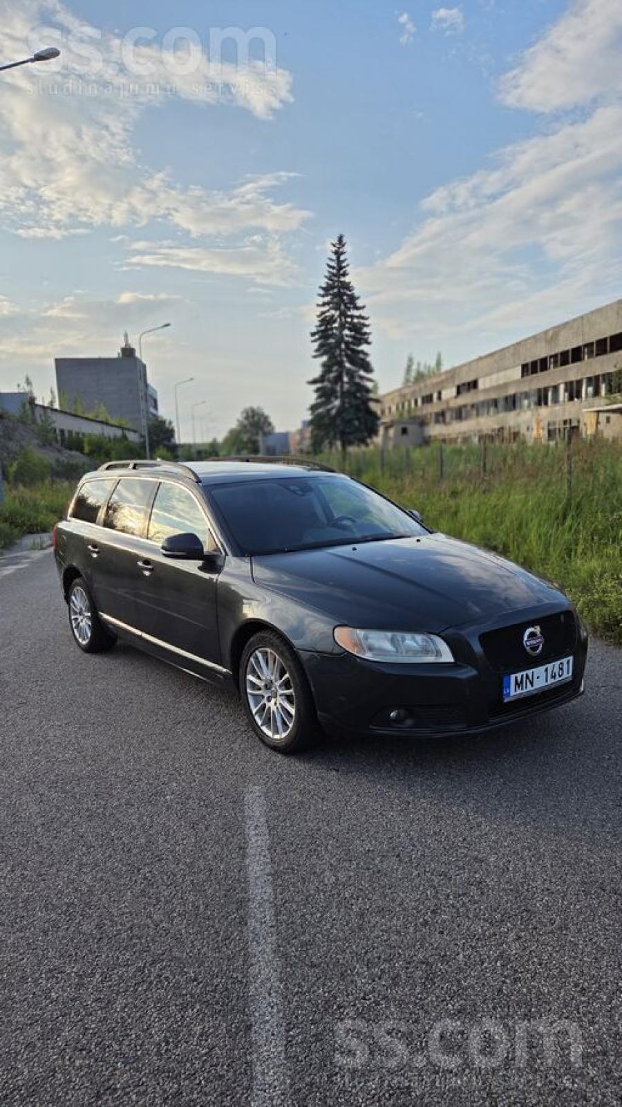 Melns Volvo V70 2012 Daugavpils, ar dzinēja tilpumu 2.00 L un nobraukumu 285 tūkst. km par 4500 €, foto 1 vietnē AUTOMOTO.COM.LV