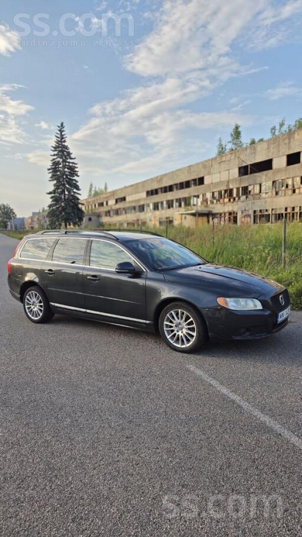 Melns Volvo V70 2012 Daugavpils, ar dzinēja tilpumu 2.00 L un nobraukumu 285 tūkst. km par 4500 €, foto 2 vietnē AUTOMOTO.COM.LV