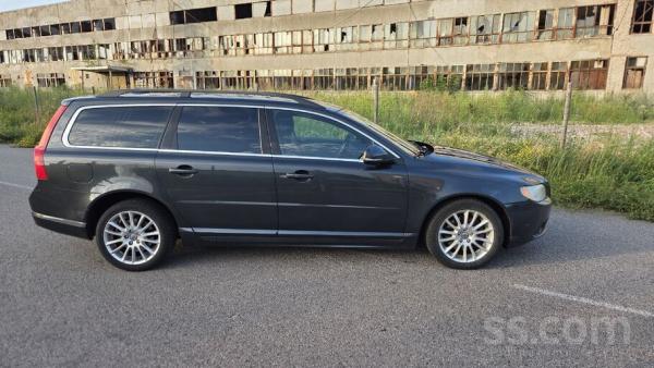 Melns Volvo V70 2012 Daugavpils, ar dzinēja tilpumu 2.00 L un nobraukumu 285 tūkst. km par 4500 €, foto 3 vietnē AUTOMOTO.COM.LV