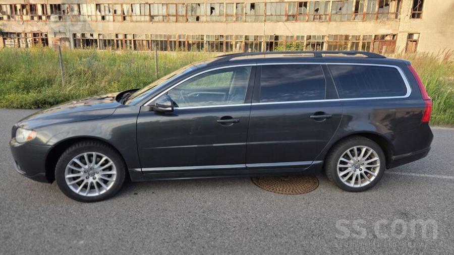 Melns Volvo V70 2012 Daugavpils, ar dzinēja tilpumu 2.00 L un nobraukumu 285 tūkst. km par 4500 €, foto 6 vietnē AUTOMOTO.COM.LV