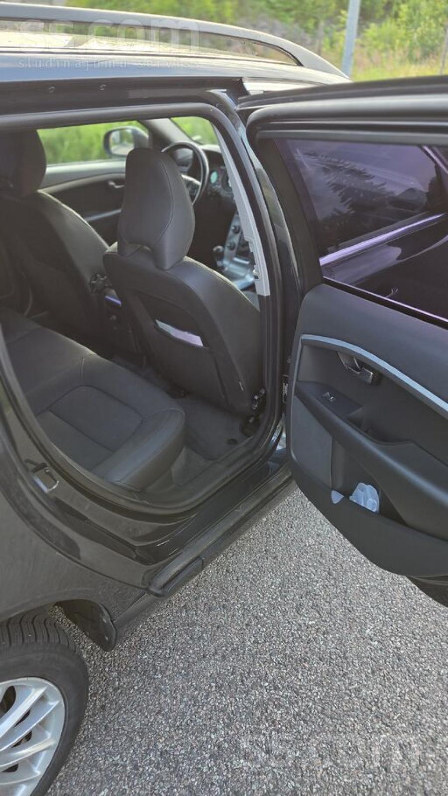 Melns Volvo V70 2012 Daugavpils, ar dzinēja tilpumu 2.00 L un nobraukumu 285 tūkst. km par 4500 €, foto 11 vietnē AUTOMOTO.COM.LV