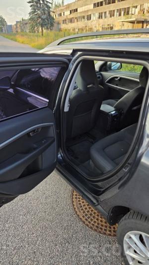 Melns Volvo V70 2012 Daugavpils, ar dzinēja tilpumu 2.00 L un nobraukumu 285 tūkst. km par 4500 €, foto 12 vietnē AUTOMOTO.COM.LV