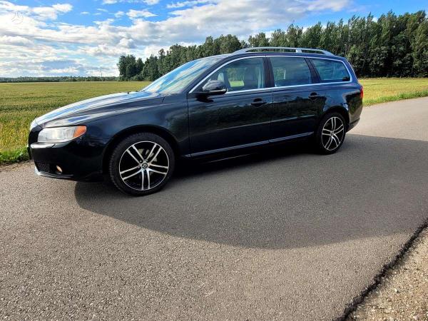 Black Volvo V70 2012 in Panevezys, with an engine capacity of 2.50 L and mileage of 335 thousand km for 7200 €, photo 5 on AUTOMOTO.COM.LV