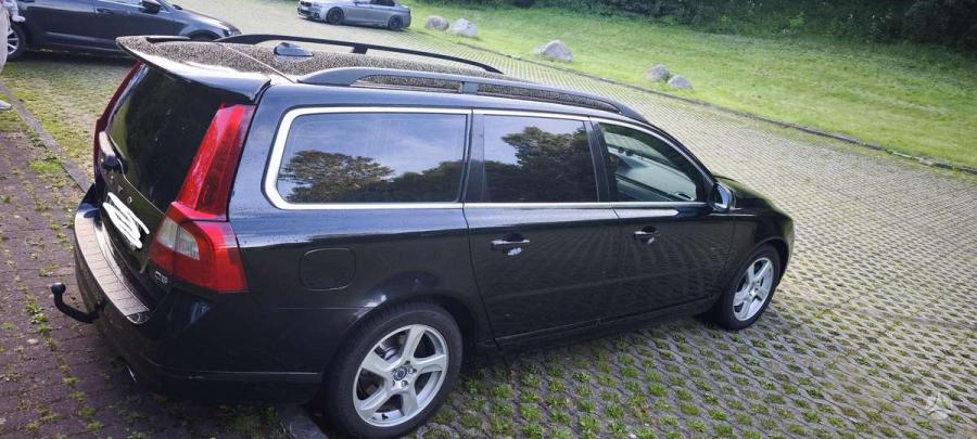Melns Volvo V70 2012 Viļņa, ar dzinēja tilpumu 2.40 L un nobraukumu 275 tūkst. km par 6800 €, foto 6 vietnē AUTOMOTO.COM.LV