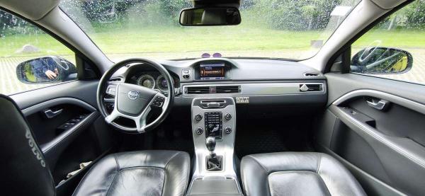 Melns Volvo V70 2012 Viļņa, ar dzinēja tilpumu 2.40 L un nobraukumu 275 tūkst. km par 6800 €, foto 9 vietnē AUTOMOTO.COM.LV