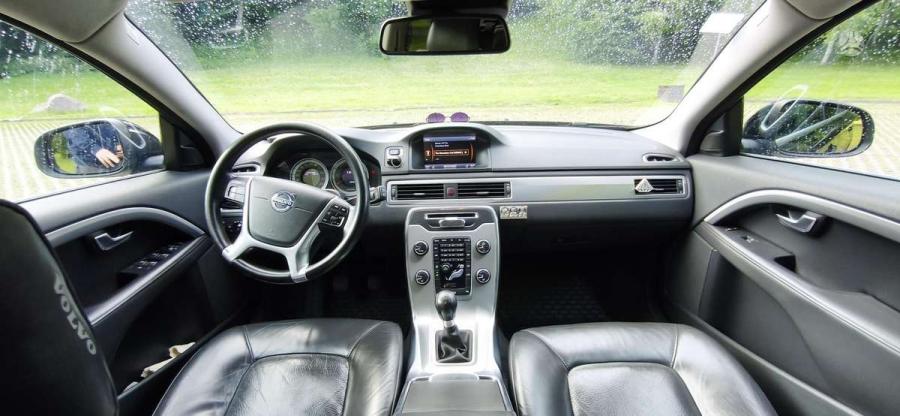 Melns Volvo V70 2012 Viļņa, ar dzinēja tilpumu 2.40 L un nobraukumu 275 tūkst. km par 6800 €, foto 10 vietnē AUTOMOTO.COM.LV